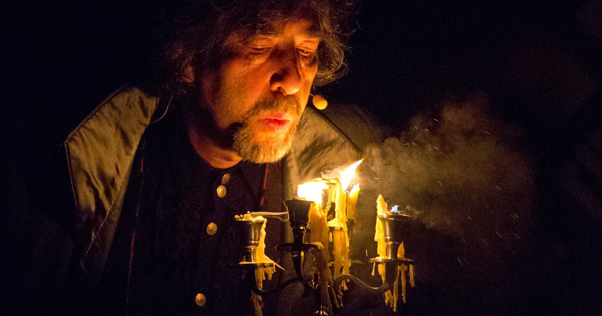 Neil Gaiman’s Halloween With Dickens’s Dead Cat