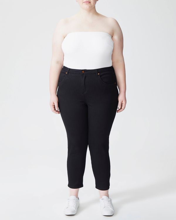 Universal Standard Launches Jeans in Sizes 00–40