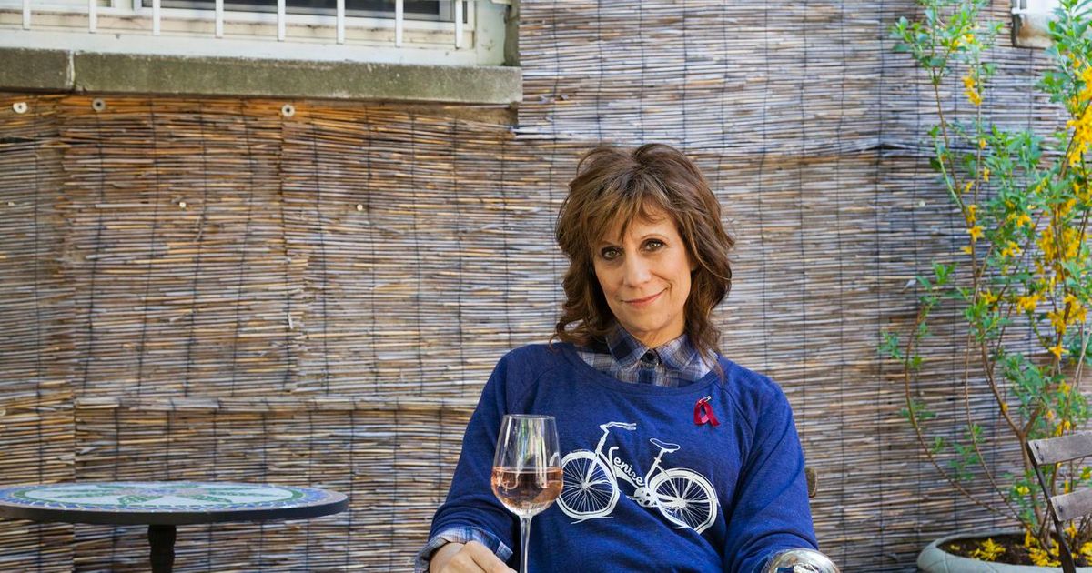 Comedienne Lizz Winstead Would Really Like to Know What’s in the Salad ...