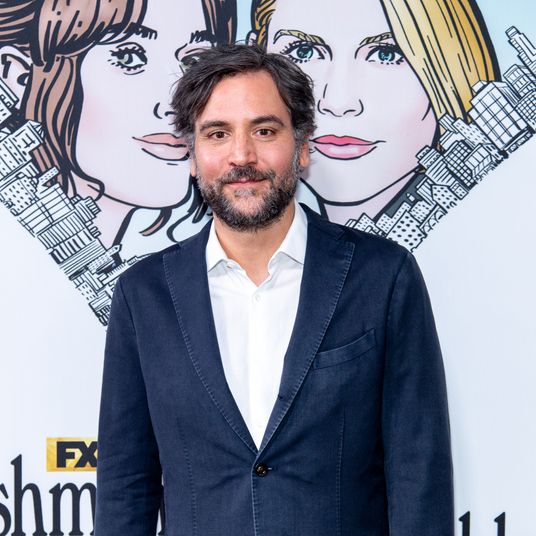 ‘Between the Temples’ Cast Talks Chaotic Dinner Scene