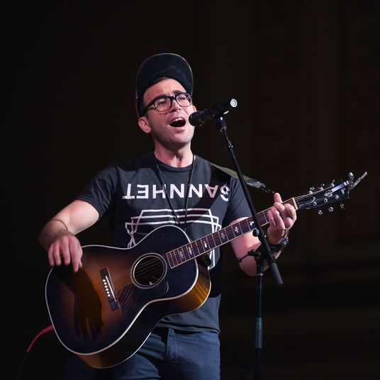 Outlander’s Stephen Walters on Kissing Claire and Having a Mouth Full ...