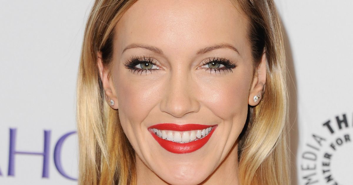 Youre About To See A Lot More Of Katie Cassidy On Cws Superhero Shows