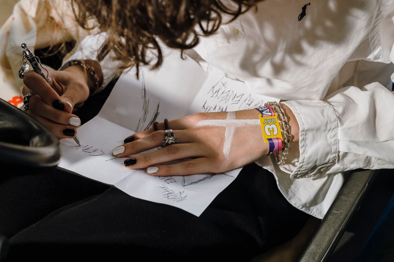 Glaive’s First Live Show: Behind the Scenes Interview, Photo