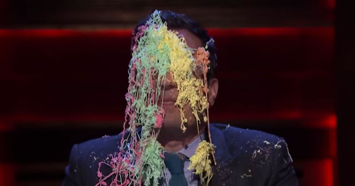 Jimmy Fallon Barely Holds On to His Dignity During a Silly String Fight ...
