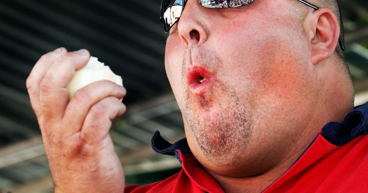 4channers Are Eating Onions to Be More Manly