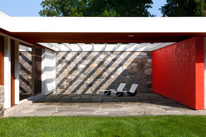 Marcel Breuer’s Neumann House (With Hudson Views) Asks 4.2M