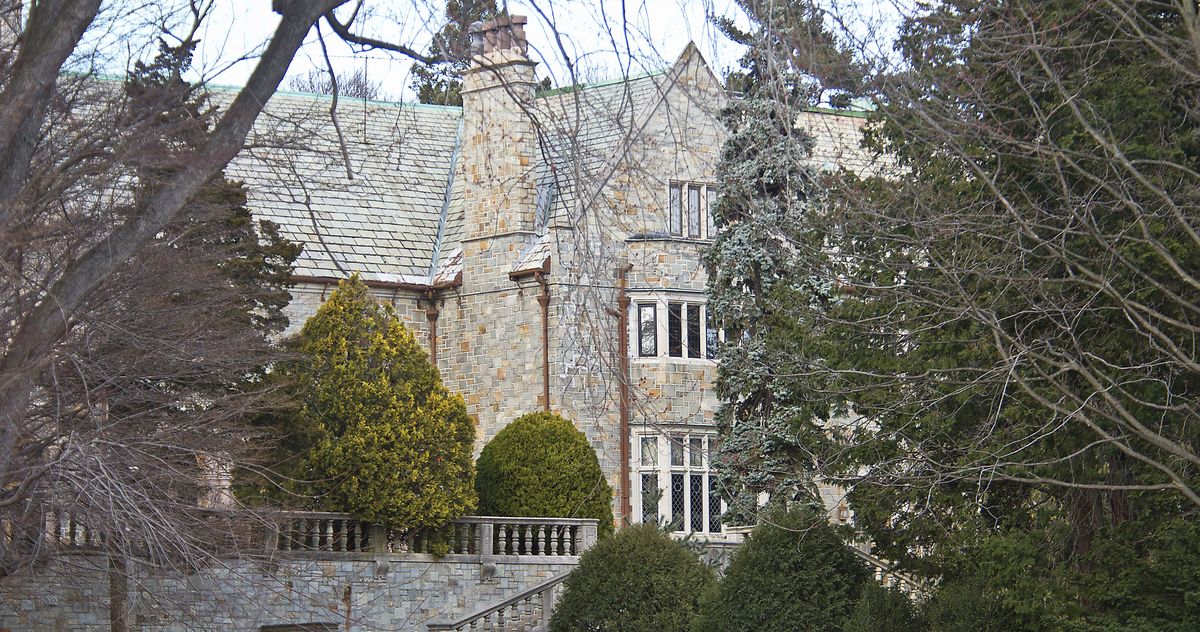 What Is Killenworth, the Russian-Owned Long Island Mansion?