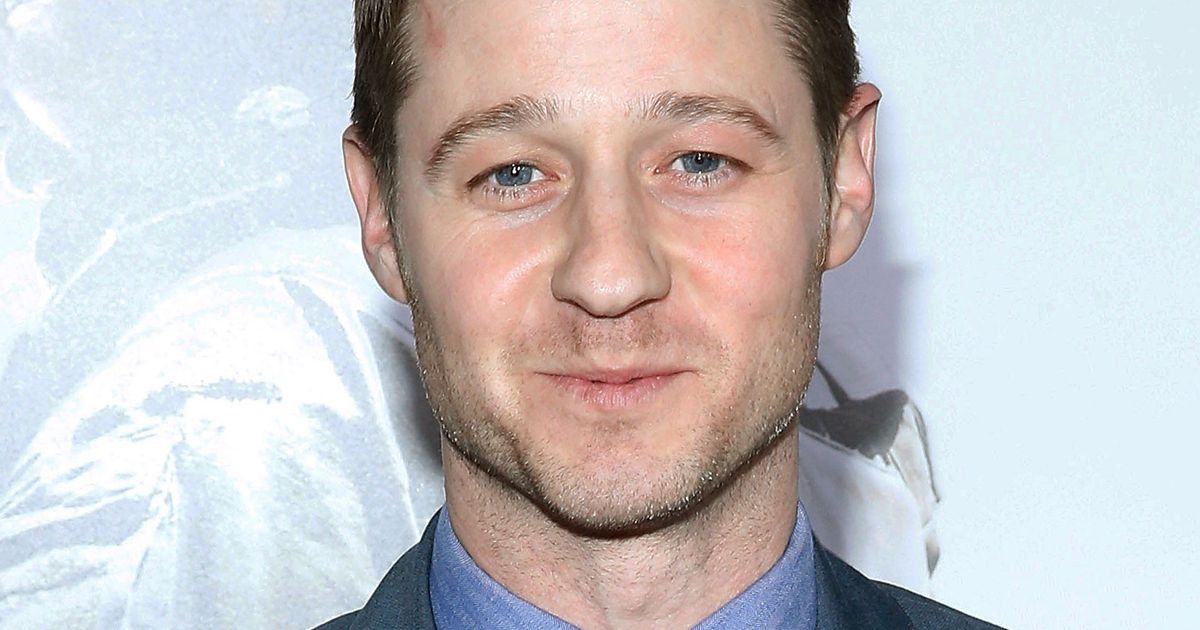 Ryan From The O.C. Gives a Sexy Shout-out to Pink Fuzzy Handcuffs