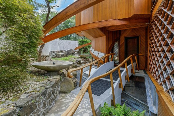 Jackie Gleason’s UFO House In Cortlandt Manor Is For Sale