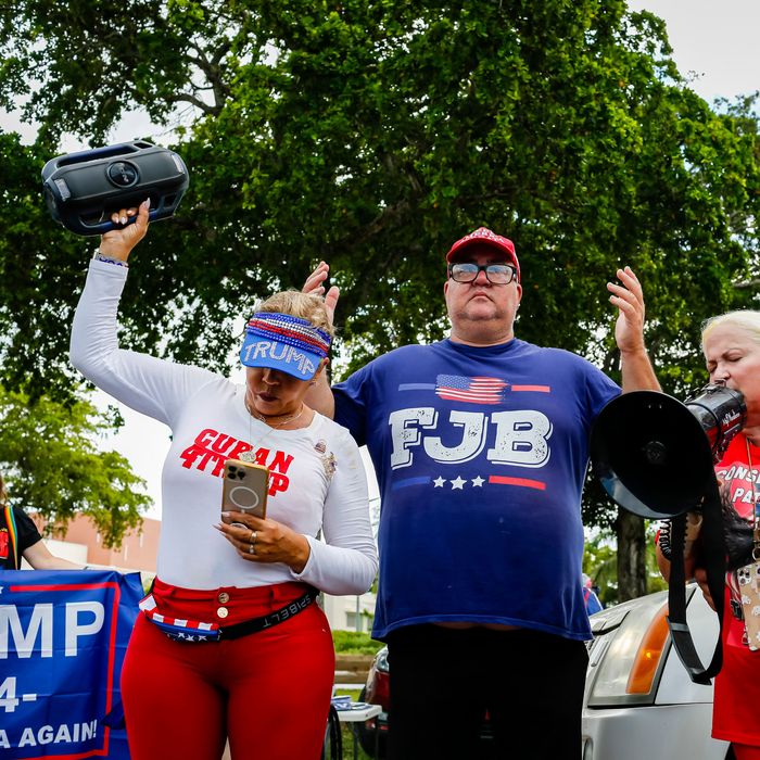 Polls Republicans Stick With Trump After Second Indictment 3994