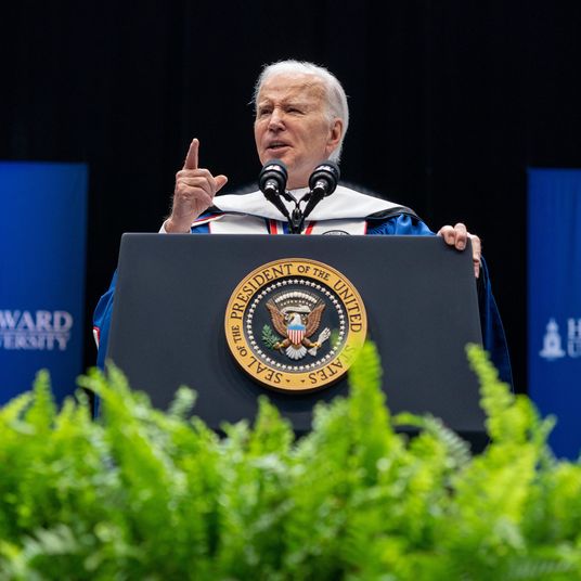 Crane Collapses Behind Giant Queens Pepsi Sign