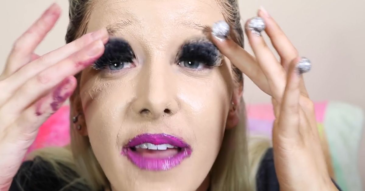 The Latest Beauty-Blogger Trend Is So Gross We Can’t Look Away