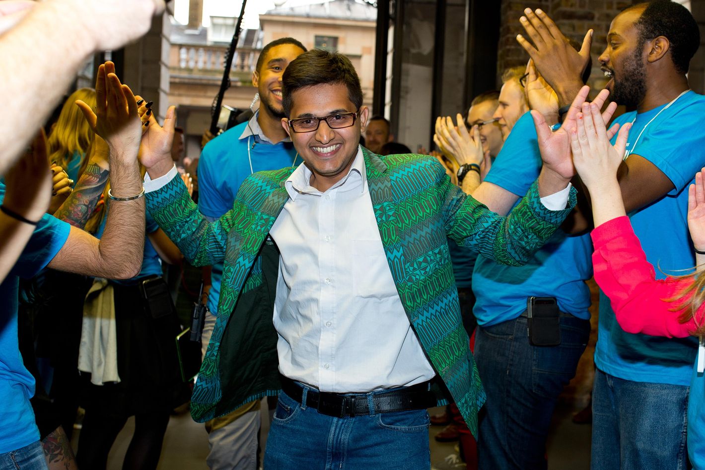 The Most Embarrassing SMH Moments From iPhone 6 Lines Around the World