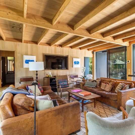 Tour Interior Designer Beth Diana Smith’s Eclectic Home