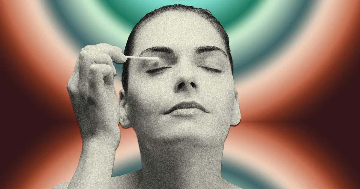 What’s the Most Effective Way to Remove Eye Makeup?