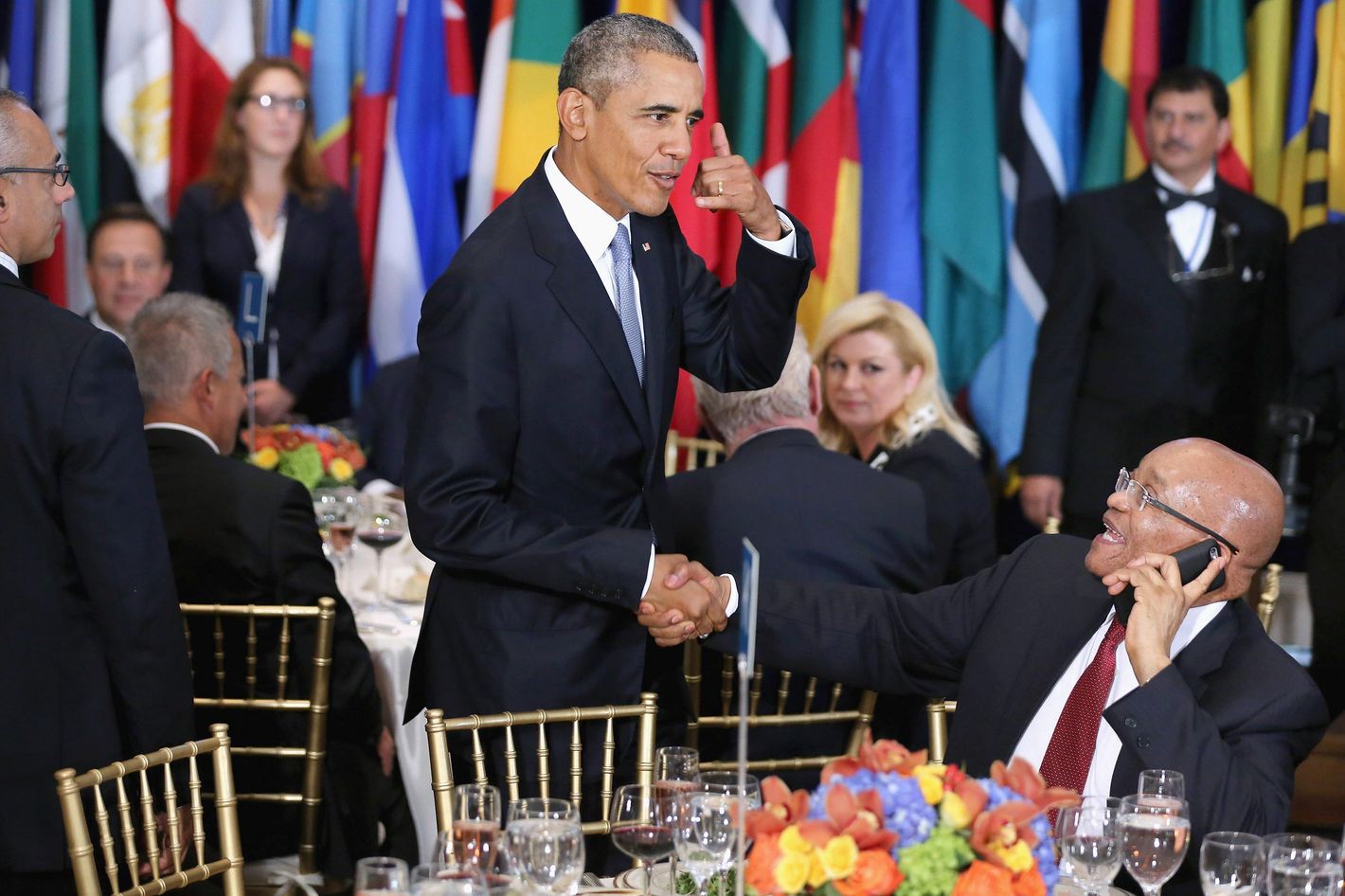 Here Is a Photo of Obama and Putin Taking Part in a Very Fierce Rosé Toast