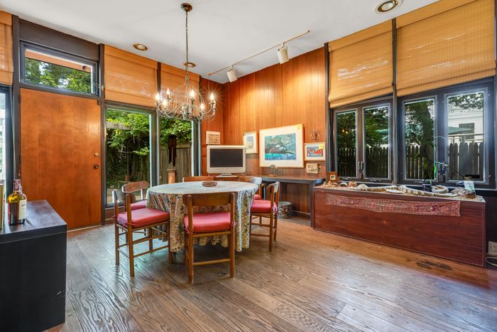 Frank Lloyd Wright–Inspired House in Jamaica Estates Queens