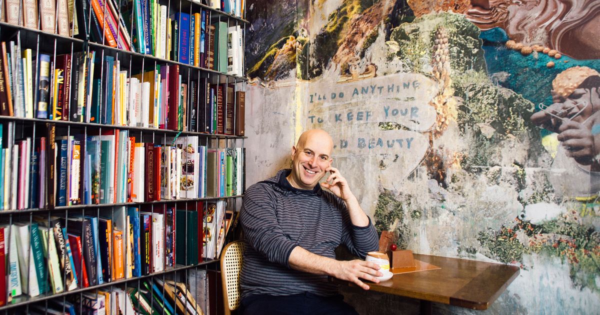 ‘Max Brenner’ Returns With a New Cacao Shop, Blue Stripes