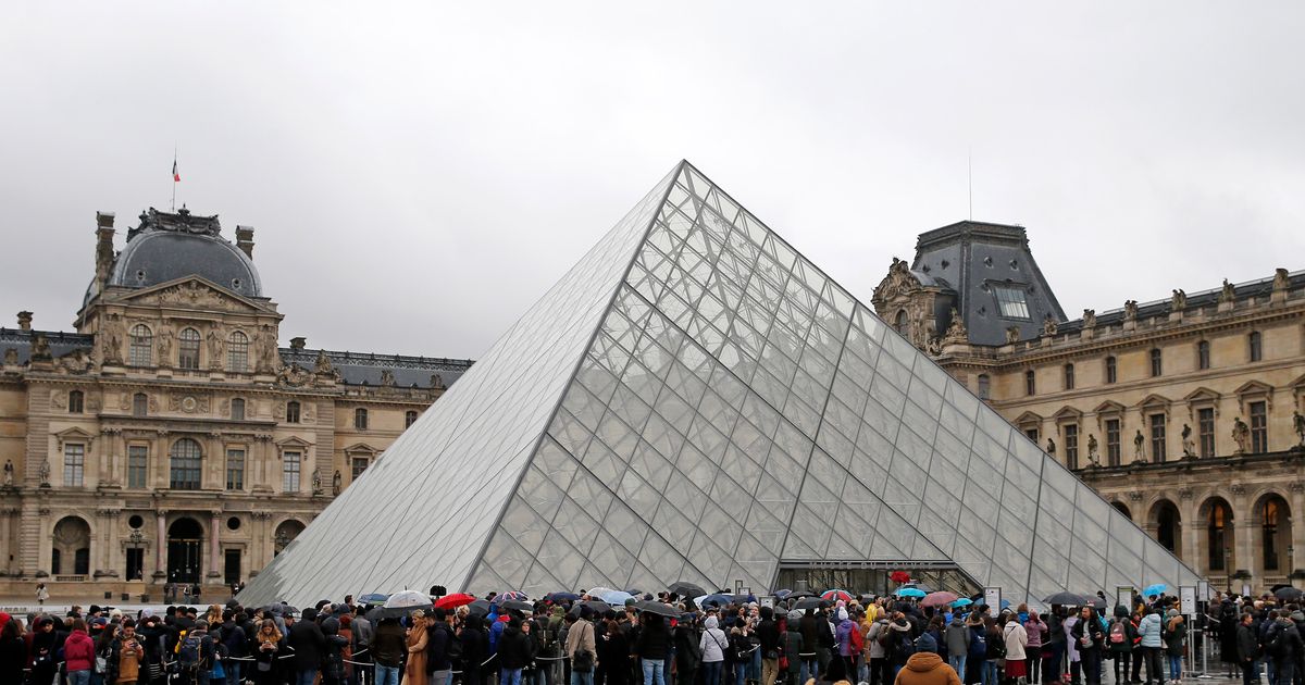 The Louvre Reopens After 3 Day Closure Due To Coronavirus