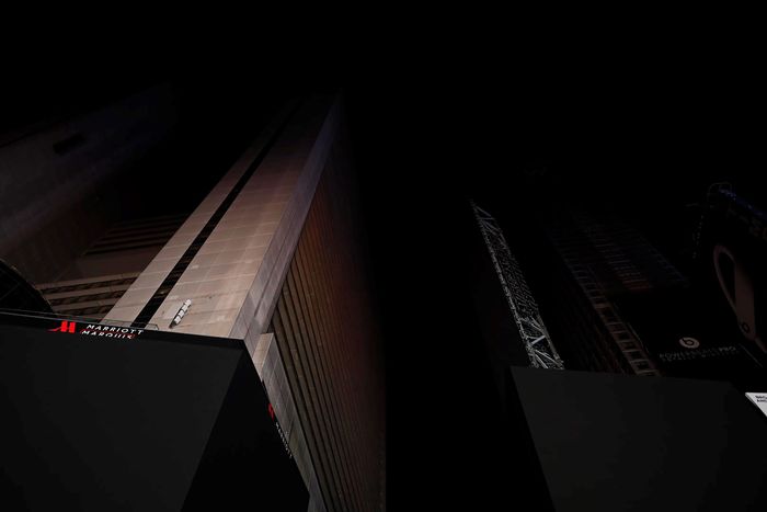 Manhattan Power Outage Shuts Down Subways, Stores, Landmarks