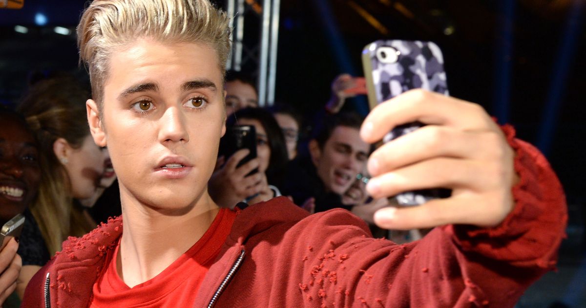 If You Call Justin Bieber, You’ll Get to Hear His ‘Hotline Bling’ Remix