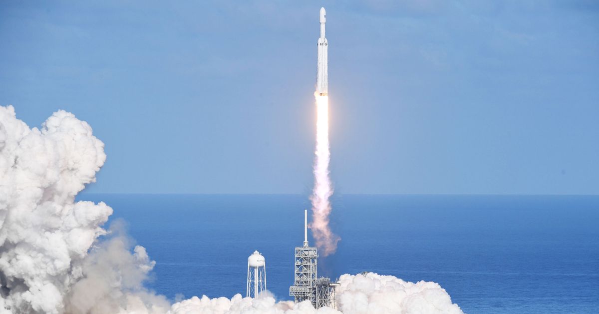 Watch Elon Musk’s SpaceX Launch Falcon Heavy Rocket