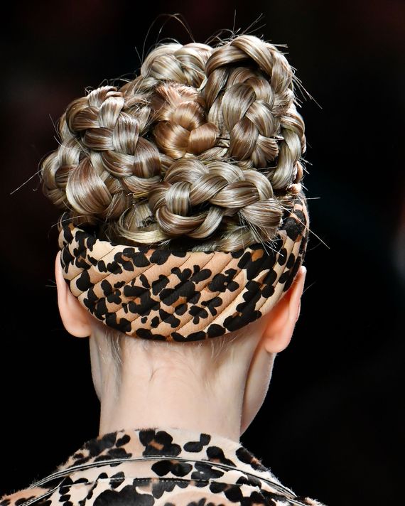 Fendi Fall 2020 Beauty: A Fun, New Way to Wear a Headband