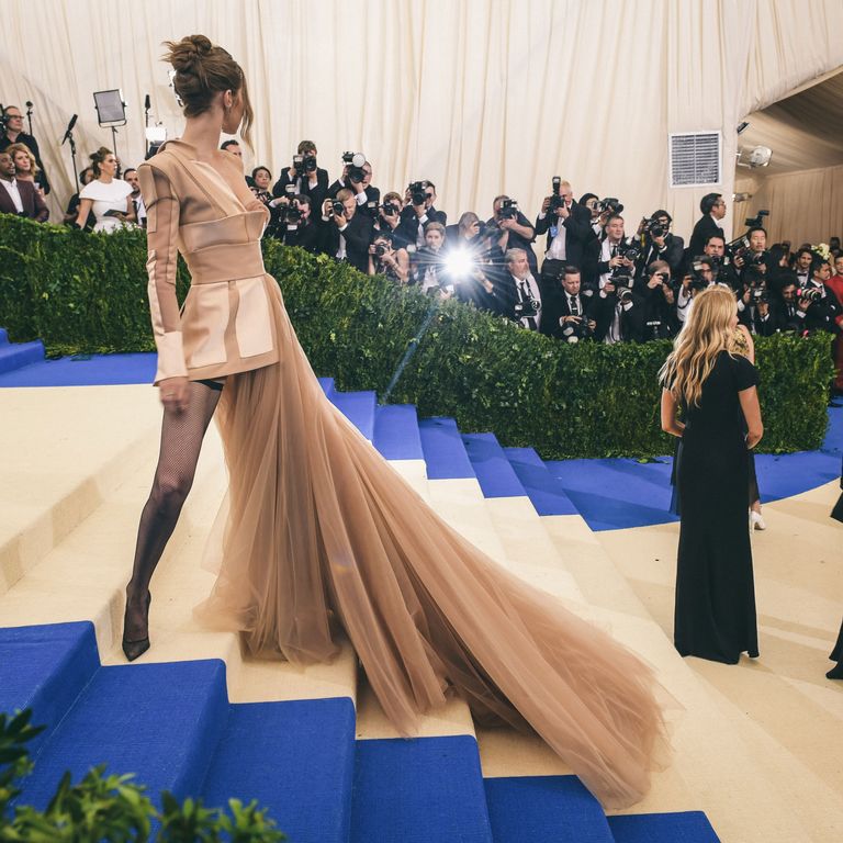 Met Gala 2017: Behind-the-Scenes Photos From the Red Carpet