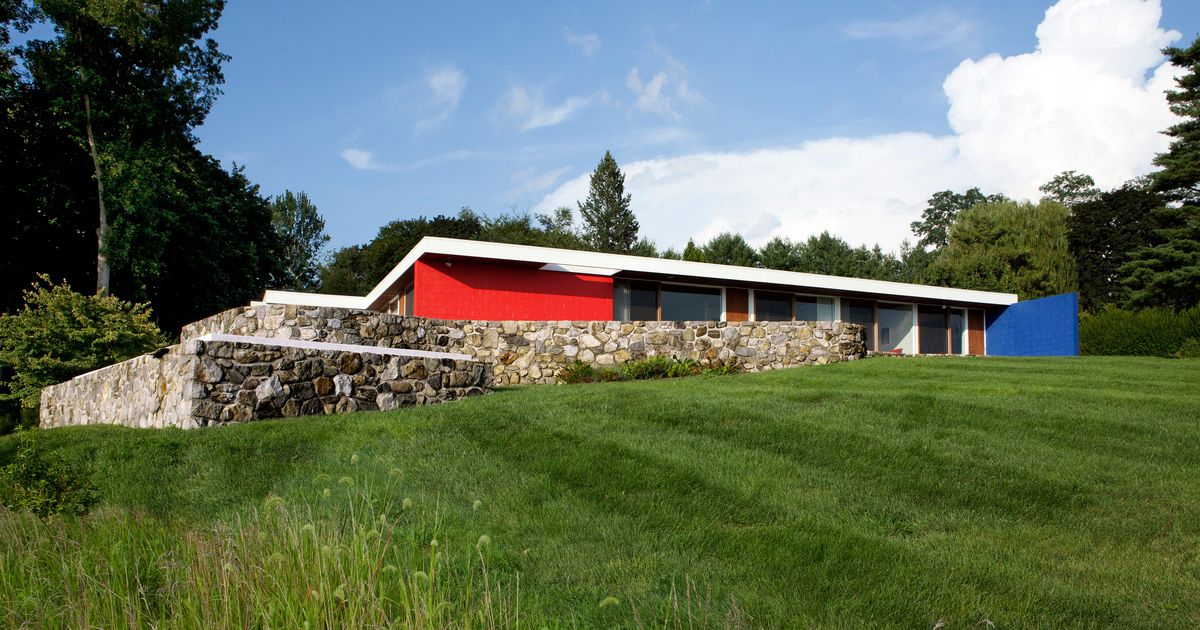 Marcel Breuer’s Neumann House (With Hudson Views) Asks 4.2M