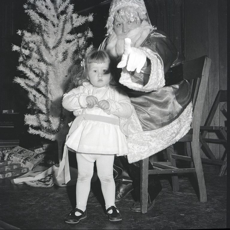Funny Old Christmas Photos From the Anonymous Project