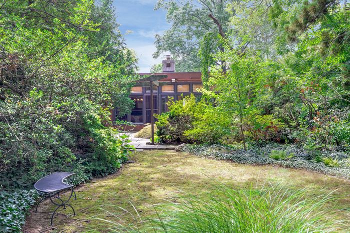 Frank Lloyd Wright–Inspired House in Jamaica Estates Queens