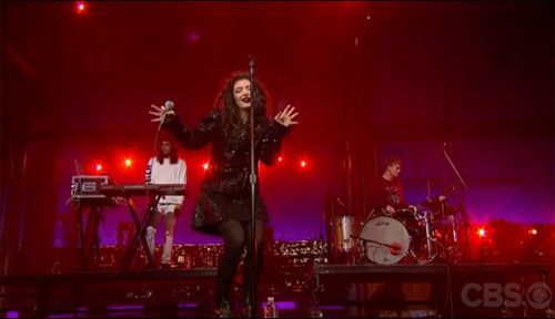 A Complete GIF Guide to Lorde’s Dance Moves