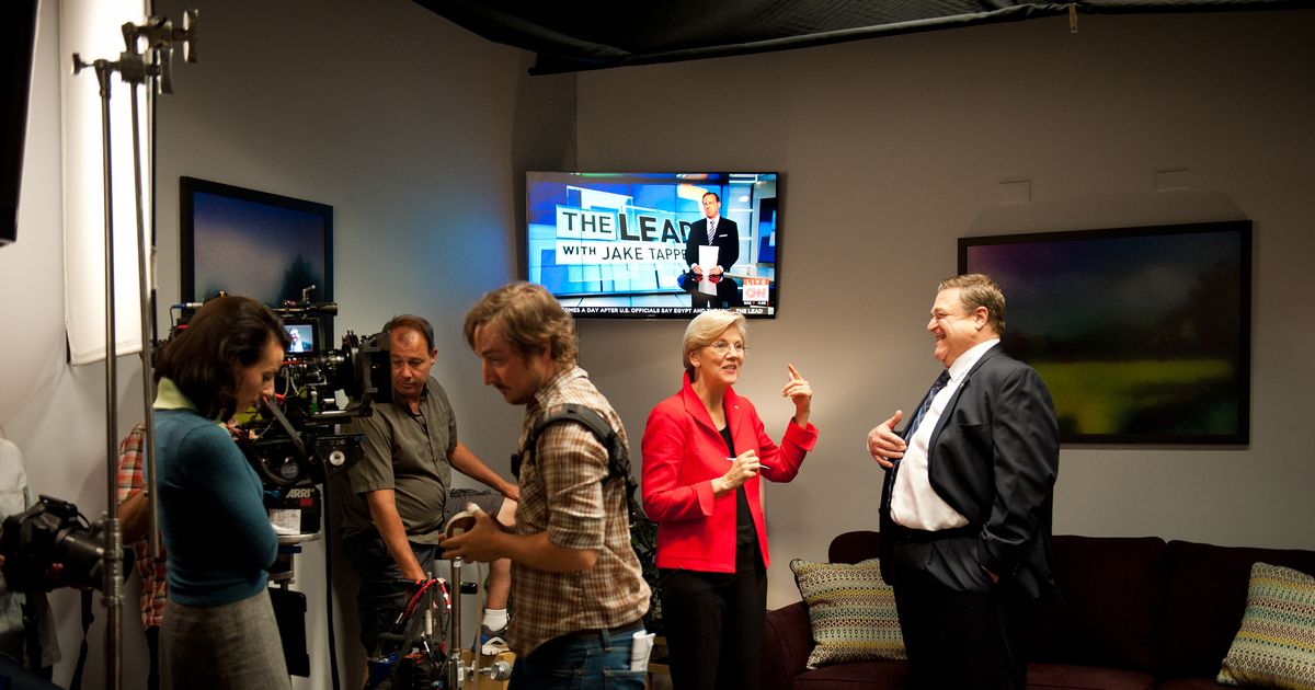 Elizabeth Warren Showed Up in Queens Yesterday to Play Herself on the ...