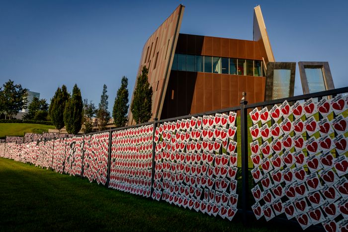 What COVID Memorials Look Like, From New York to Los Angeles