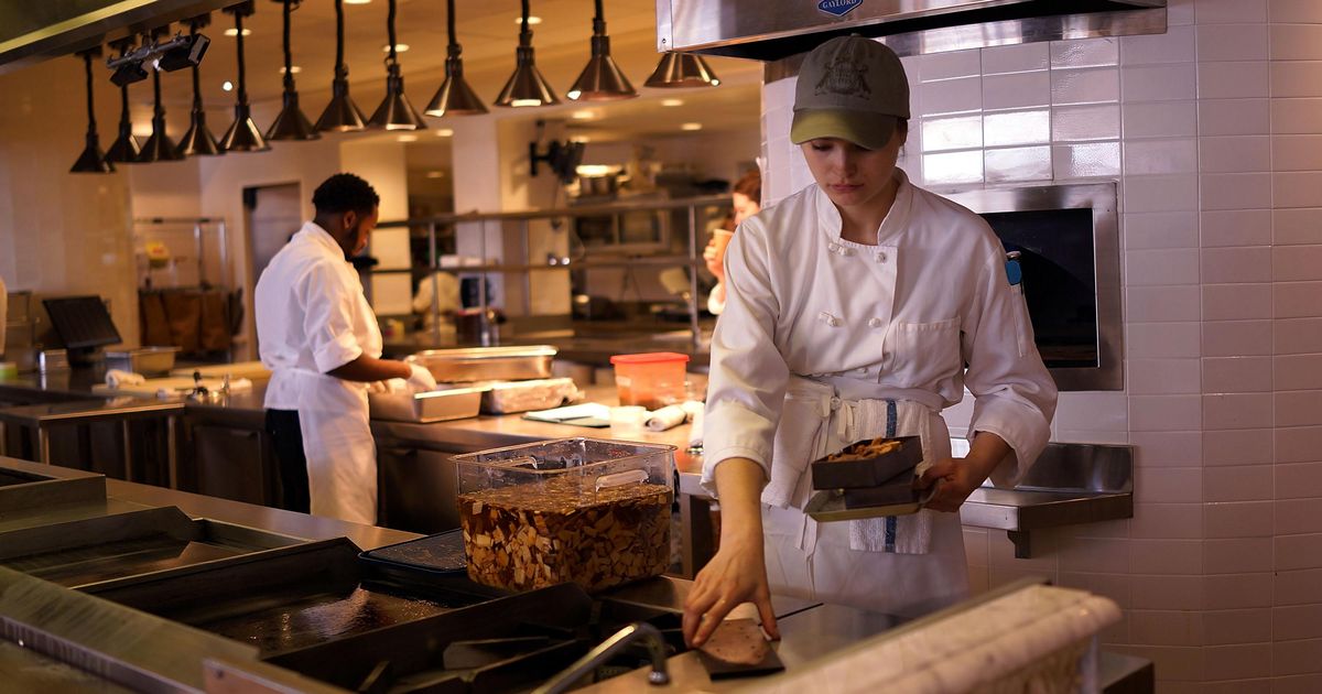 New Study Says Raising Restaurant Wages Won’t Lead to Job Losses