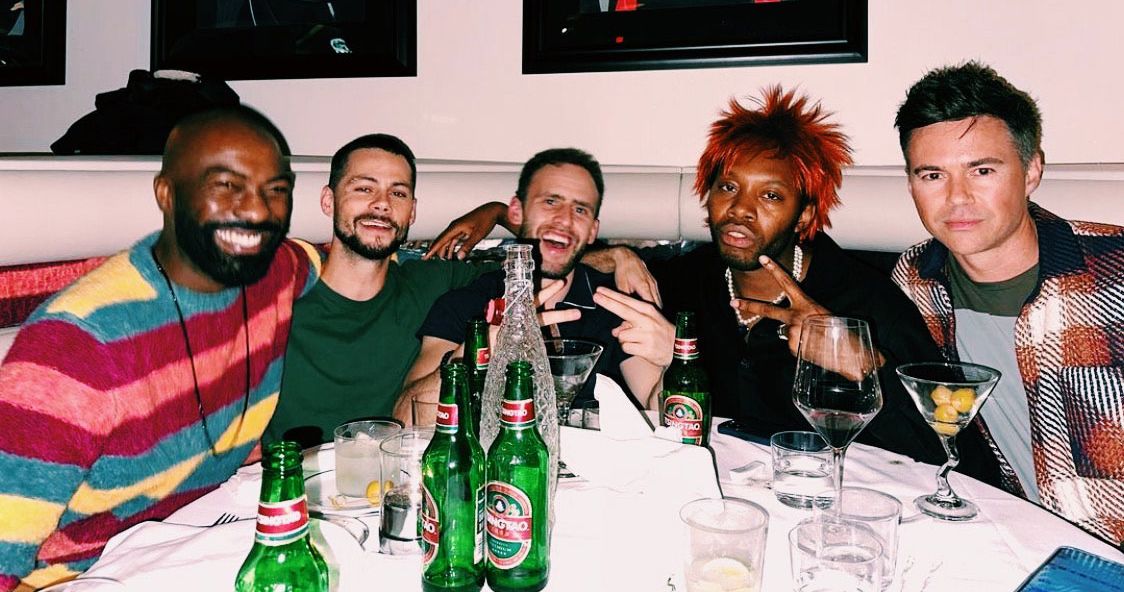 British ‘It’ Couples Take Holiday Bar