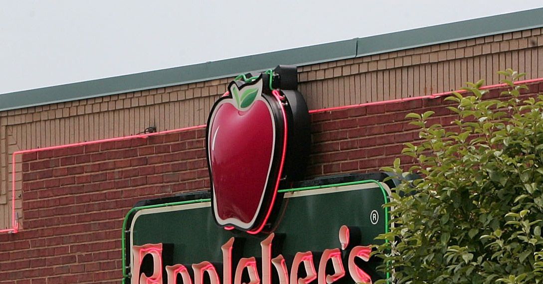 On-Break EMTs Rescue Applebee’s Customers and Staff From Carbon ...