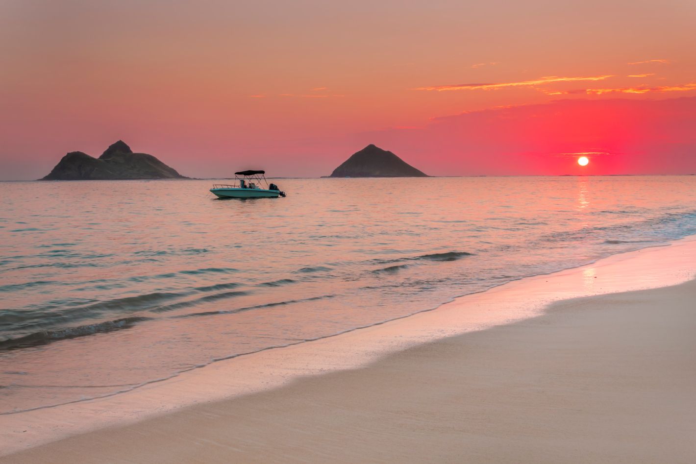 Honolulu’s Best Beaches for Surfing, Snorkeling, and More