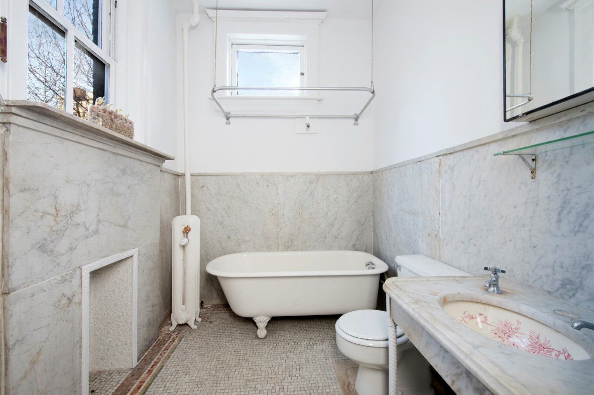 A Look Inside the House Where Elvis’s Photographer Lived