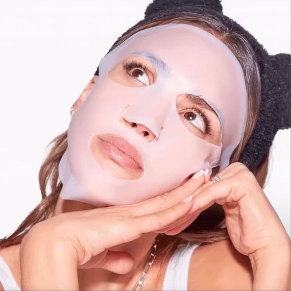 How Jessica Alba Gets Her Skin So Good