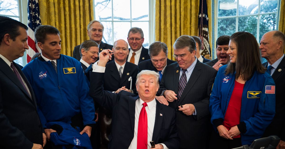 Trump Signs Bill Directing NASA to Send Humans to Mars