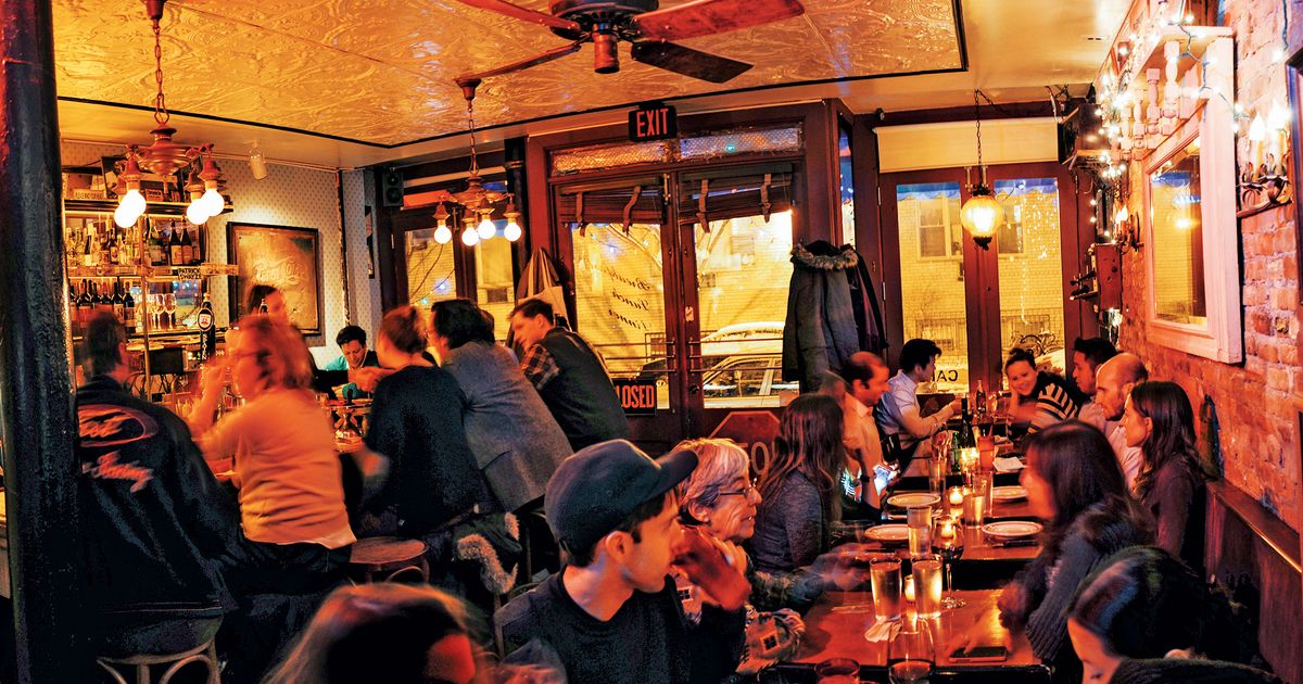 The Underground Gourmet: Emmett’s Serves Chicago-Style Deep-Dish Pizza ...