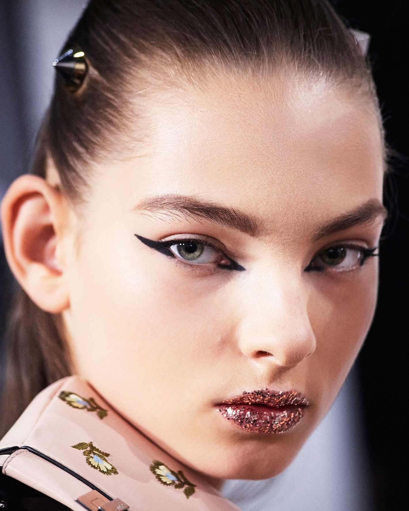 How to Create the Glitter Lips at Fendi's Spring 2017 Show