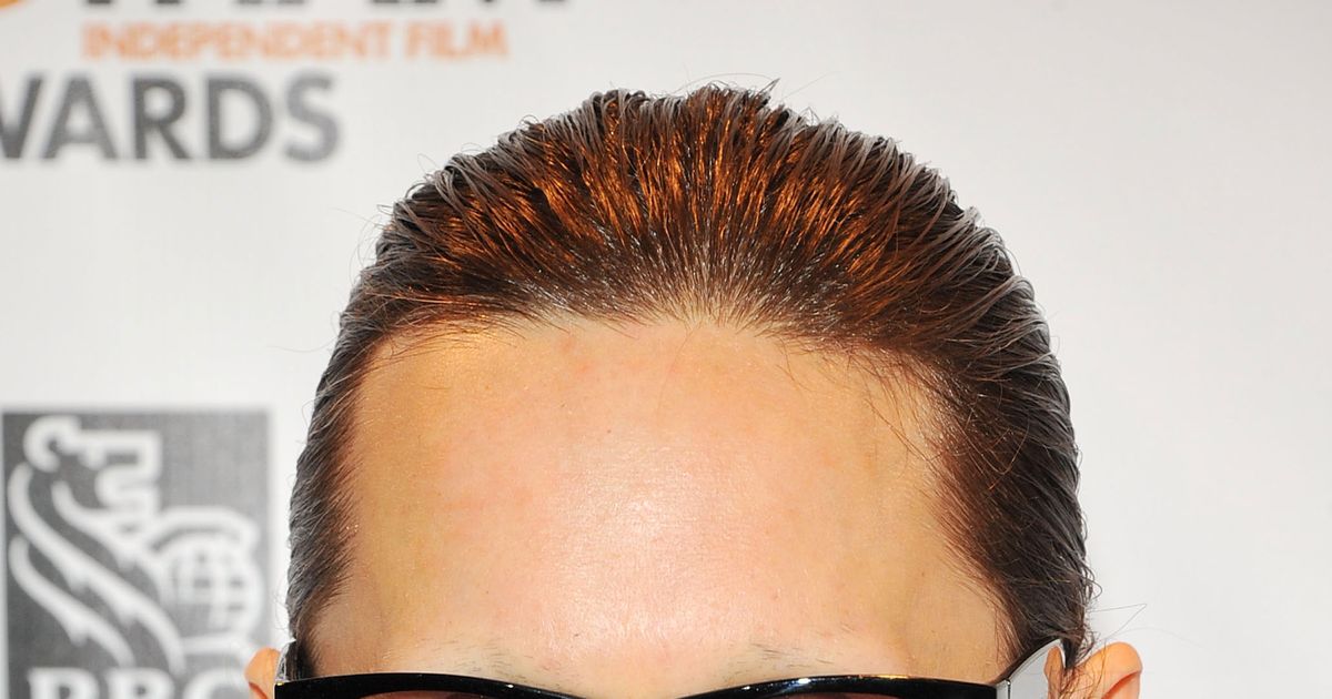 Zoom Shot: How to Tell If a Man Is Wearing Makeup