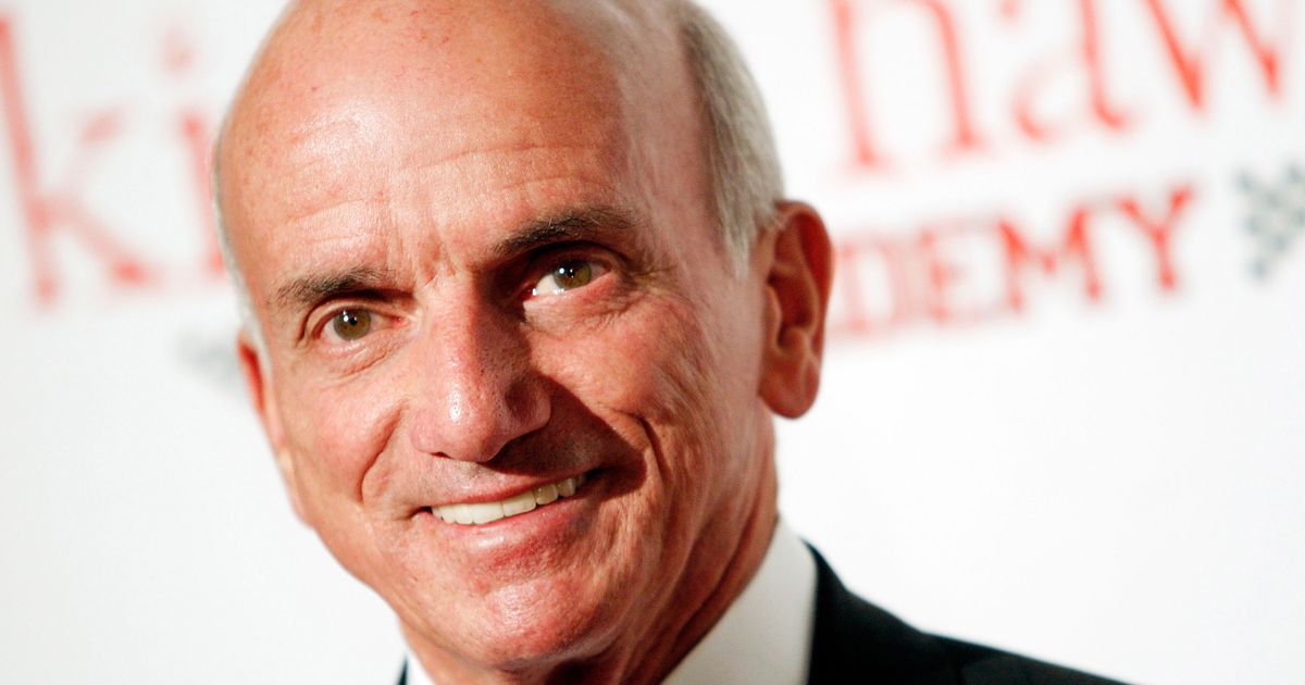 Rich Guy Dennis Tito Plans to Almost Send People to Mars in 2017