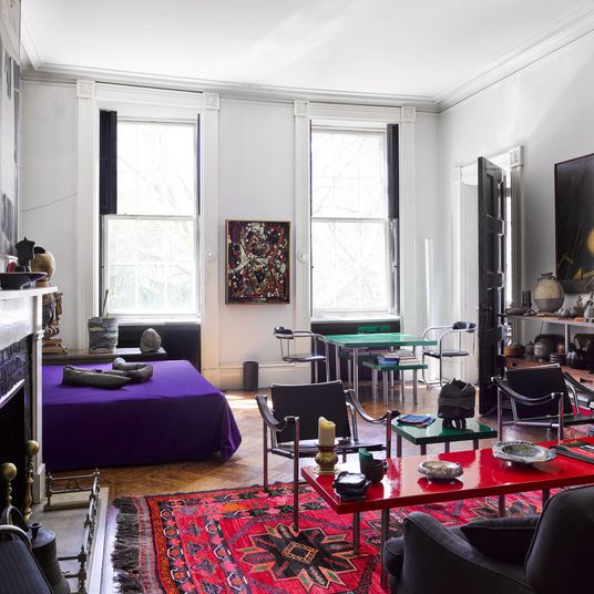 A Half-Subterranean Kitchen That Leaves Nobody Feeling Low