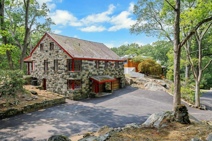 Jackie Gleason’s UFO House In Cortlandt Manor Is For Sale