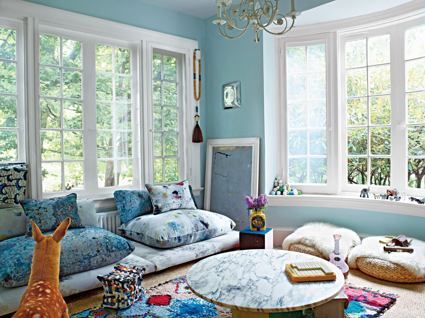 Tour a Suburban House With Avant-garde Touches