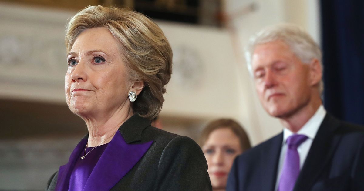 Clinton the First to Say 'I'm Sorry' in Concession Speech