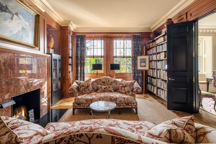 A Sutton Place Maisonette Designed by a Historian